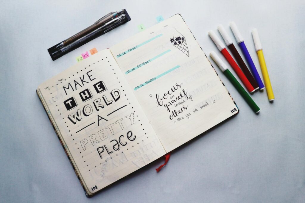Comment commencer à rédiger un journal : 15 techniques et 150 prompts